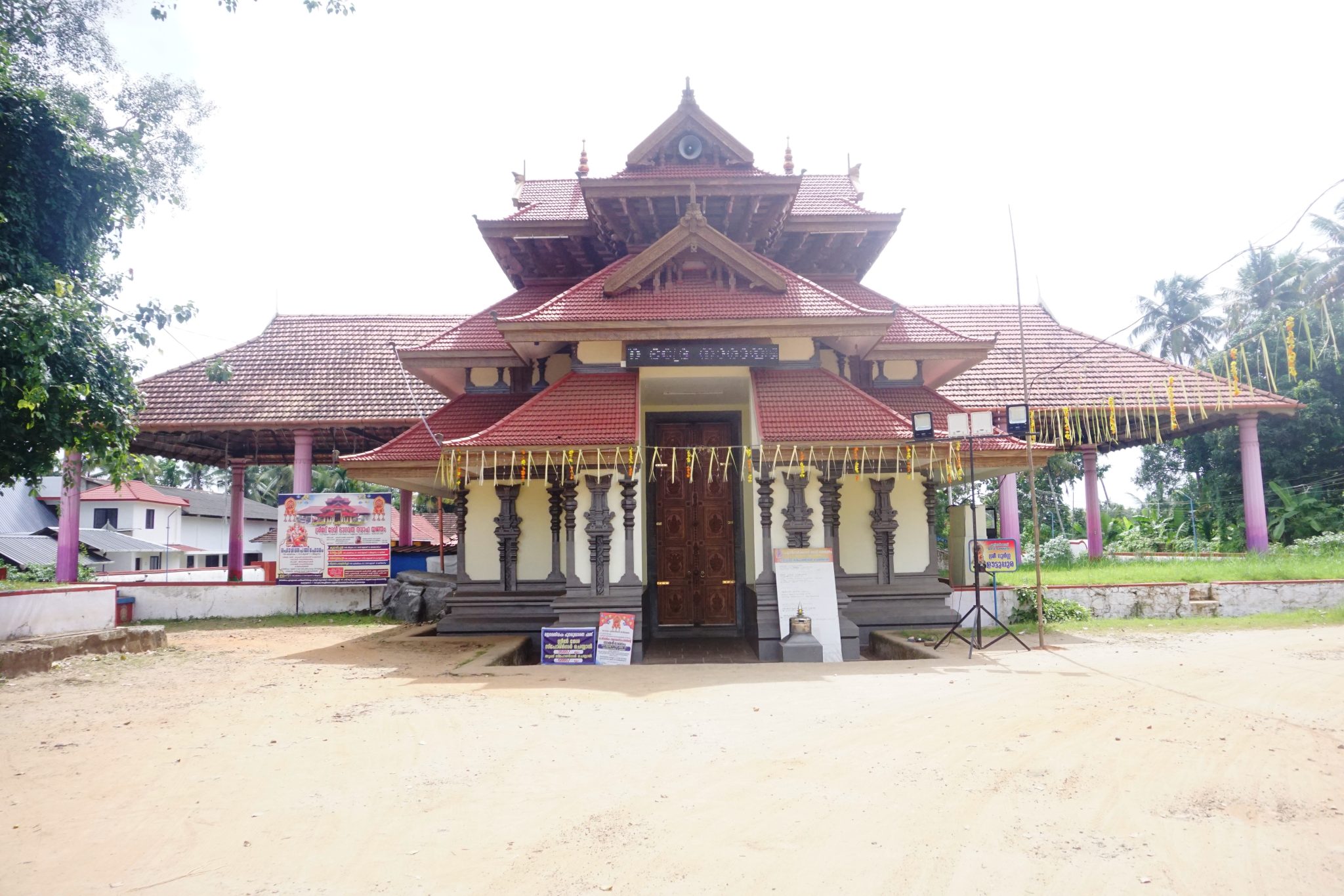 Kodakara Poonilarkkavu Temple – Peruvanam Pooram